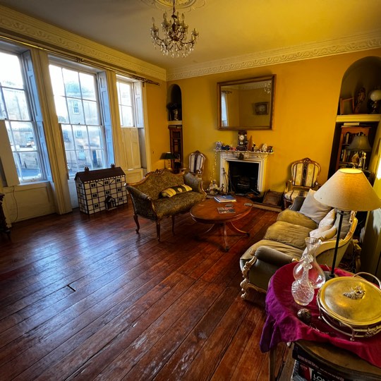 Description - Central Bath, 18th Century Georgian Rooms